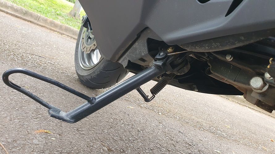 Kebiasaan Buruk, Ini Efek Matikan Mesin Motor Matik Pakai Standar Samping