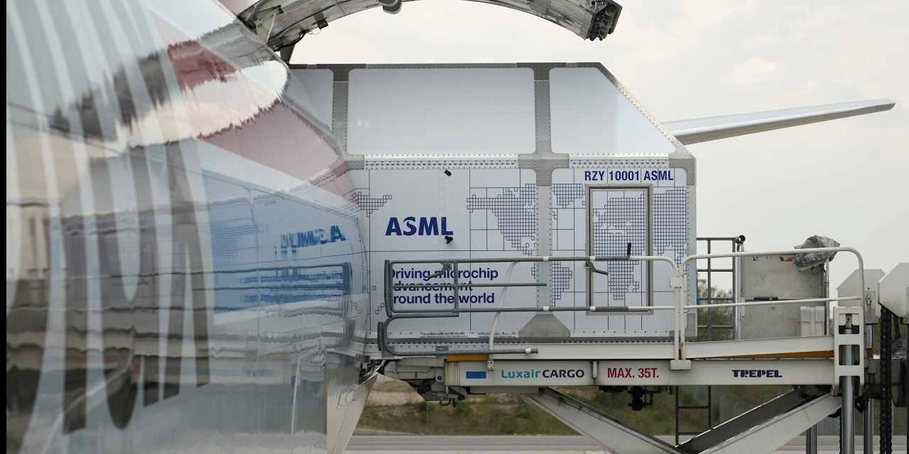 ASML, a key microchip bellwether, disappoints on orders. But analysts see a silver lining.