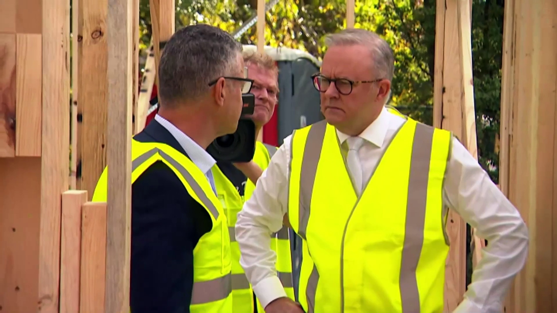 Leaders continue campaigning in outer Melbourne suburbs today