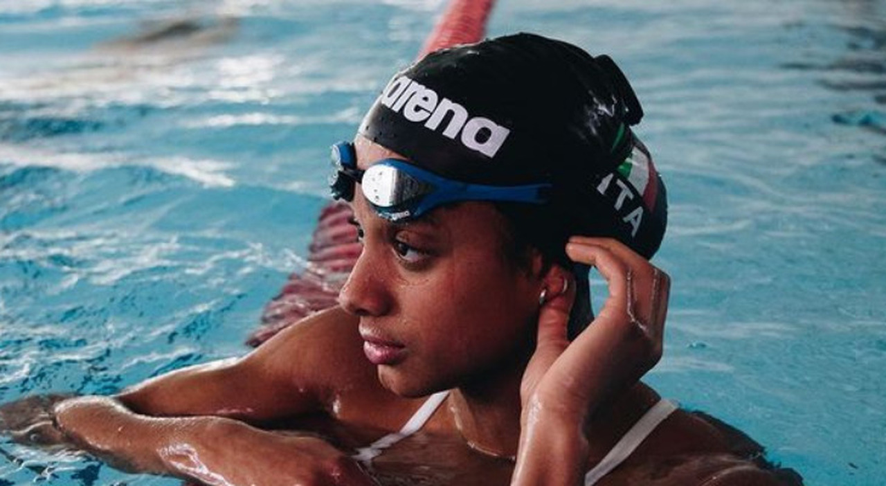 Sara Curtis batte a 18 anni il record di Federica Pellegrini, chi è ...