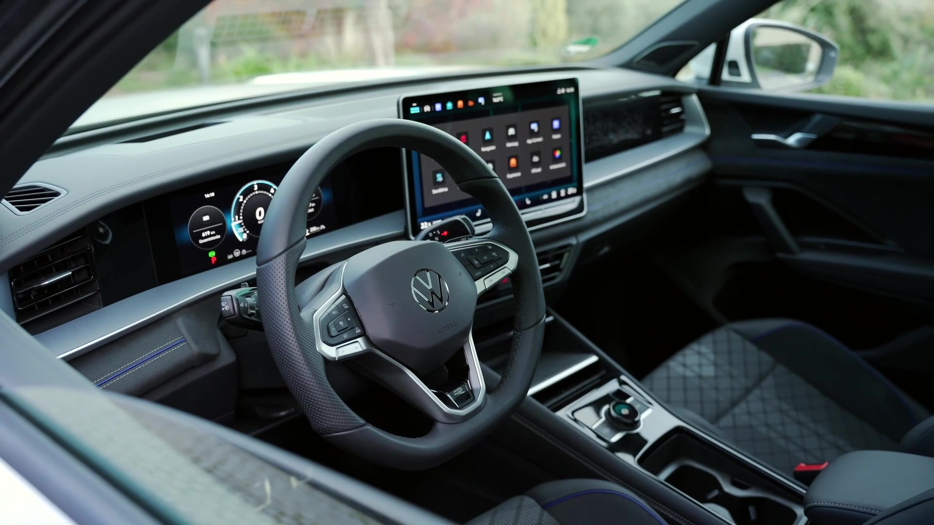 The all-new Volkswagen Tayron Interior Design in Oryx White