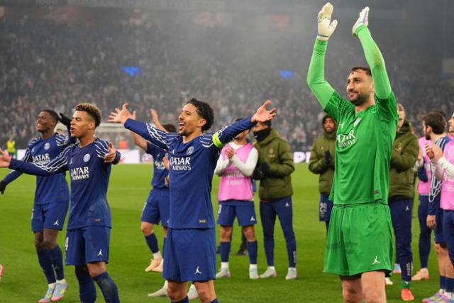 '기사회생' PSG·바르사, UCL 4강 진출...'결장' 이강인, 입지 흔들