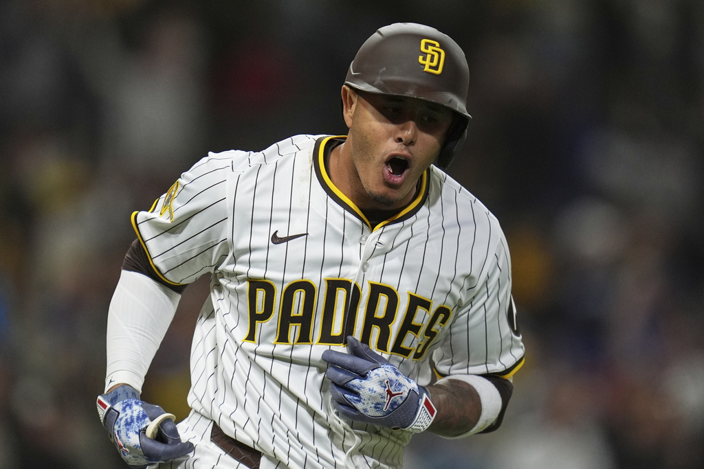 Cubs hand Padres 1st loss in 12 home games, 2-1 on Hoerner's triple in ...