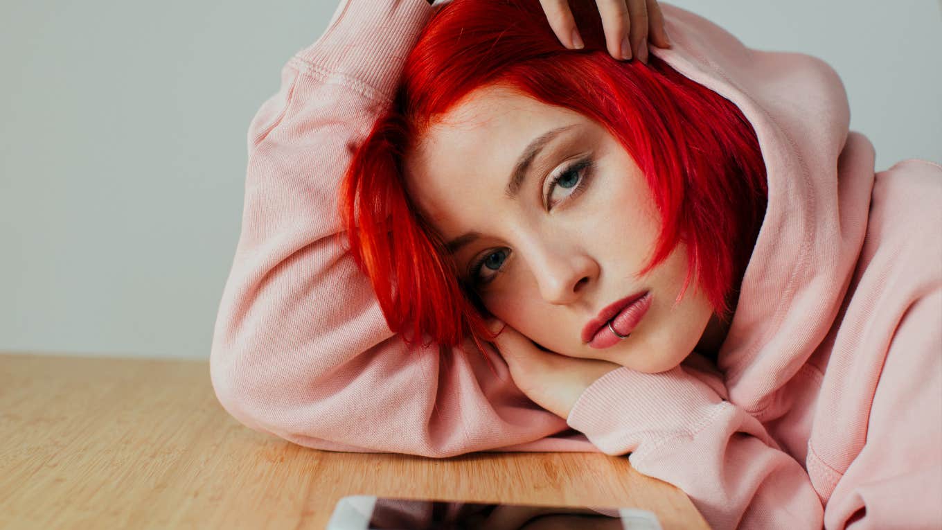 11 Habits That Quietly Ruin Gen Z’s Lives Without Them Even Realizing