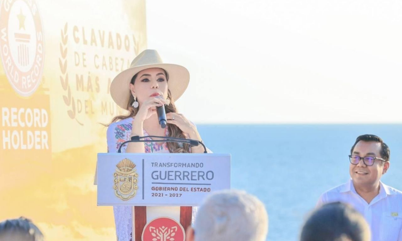 Asiste Evelyn Salgado a la entrega del Récord Guinness a clavadistas de ...