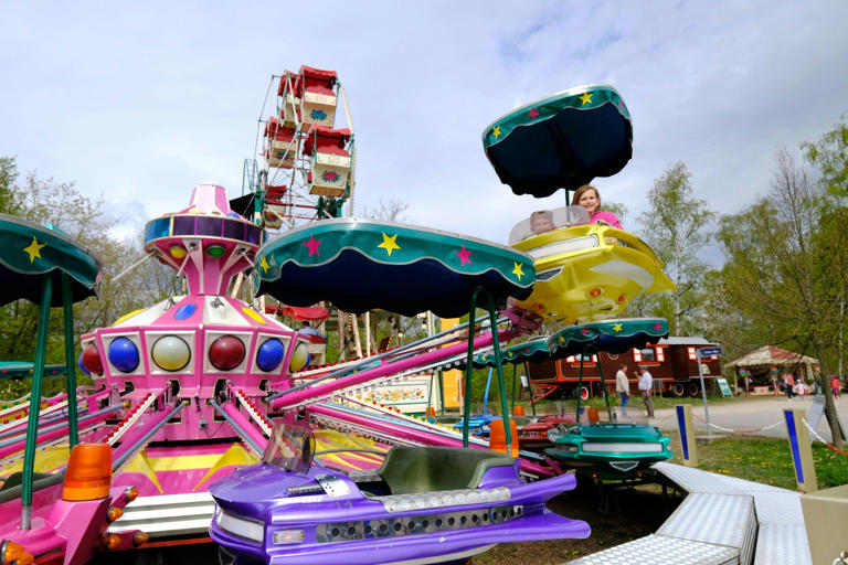 Museums-Jahrmarkt eröffnet: Artisten und historische Karussells ...