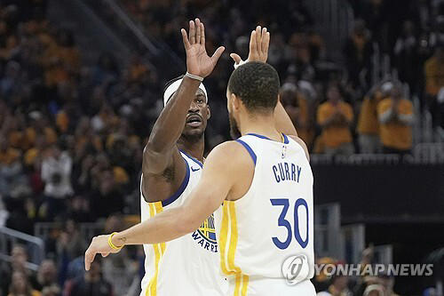 [NBA] ‘커리·버틀러 75점 합작’ GSW, 접전 끝에 멤피스 꺾고 PO행···휴스턴과 맞대결