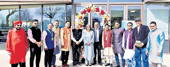 Odias in UK celebrate Utkal Divas, felicitate actor Prashant Nanda