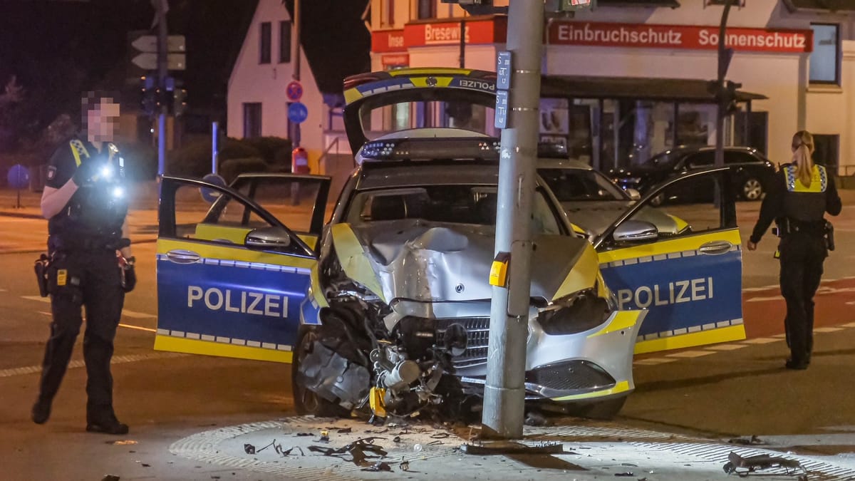 Hamburg: Streifenwagen kracht gegen Ampel – drei Polizisten verletzt