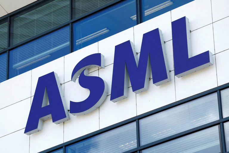 ASML Warns on Tariff Uncertainty, Logs Weak Orders