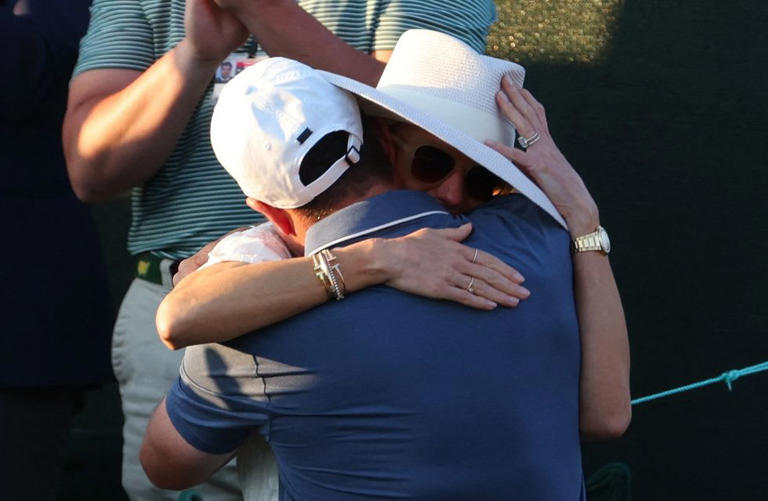Rory McIlroy appears to snub wife Erica Stoll in Amanda Balionis ...