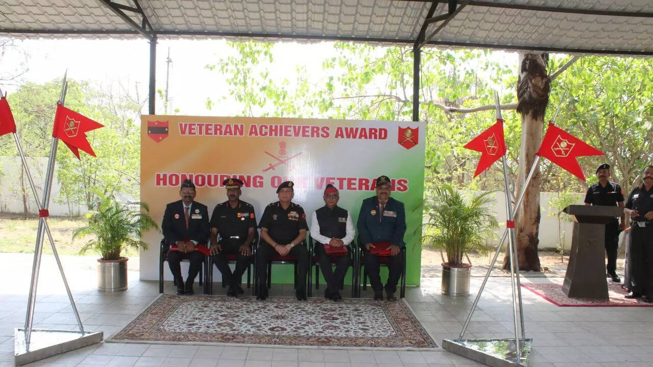 Southern command chief visits defence establishments in Nagpur and Kamptee