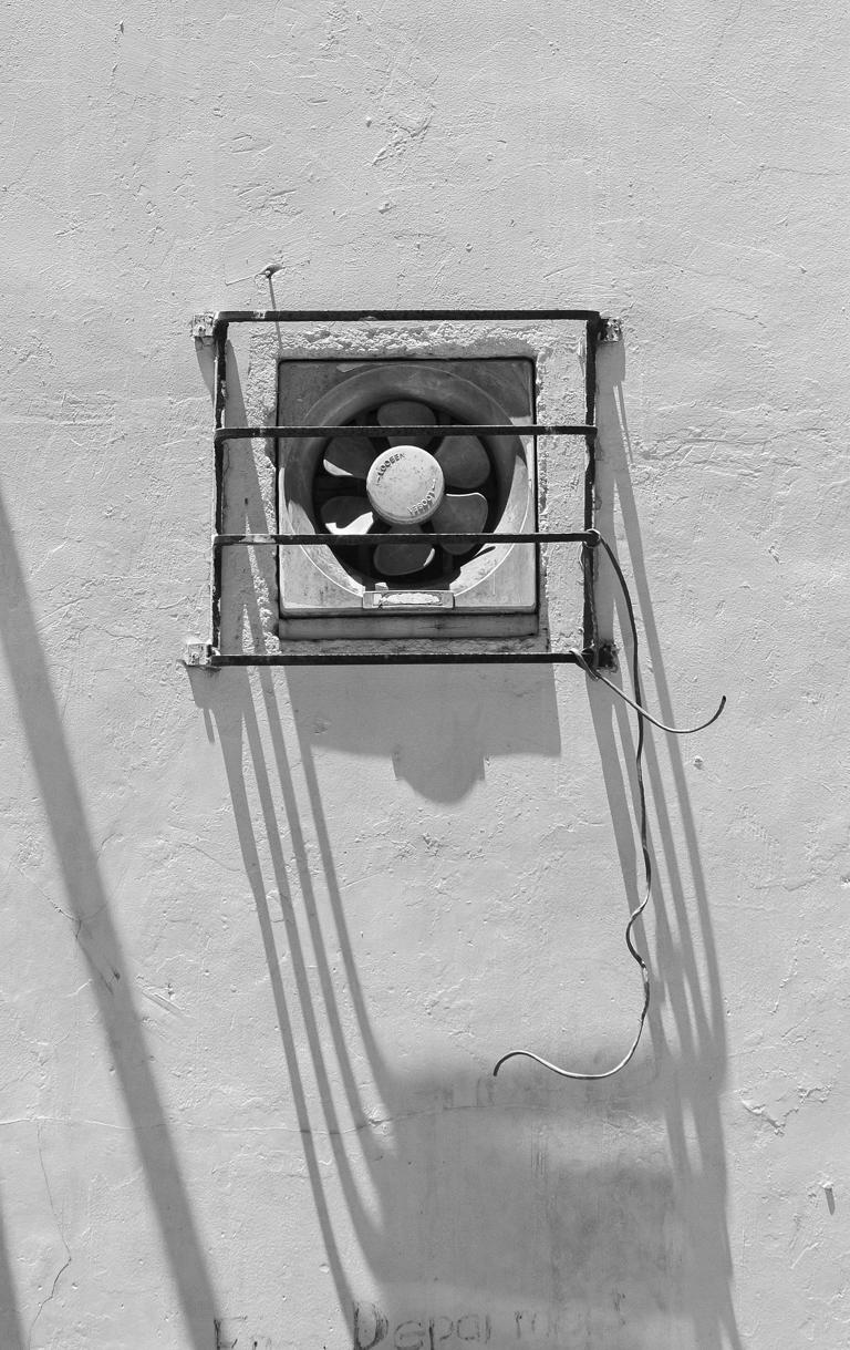 4 hacks to tackle your grimy, greasy kitchen fan!