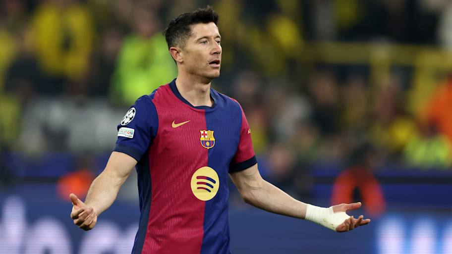 Robert Lewandowski sends 'wake up call' to Barcelona's young players