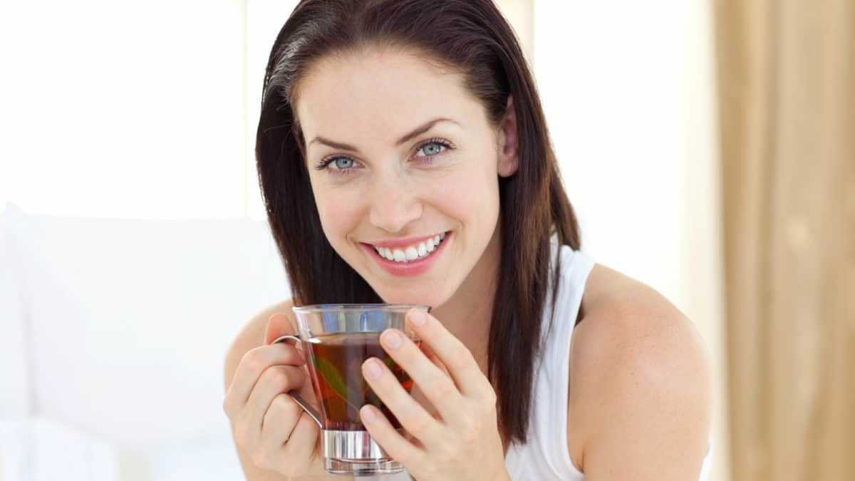 Cette tisane diminue la glycémie et atténue les envies de sucre pour ...