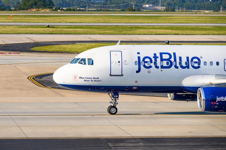 67 Pilots Leave JetBlue in Early Buyouts