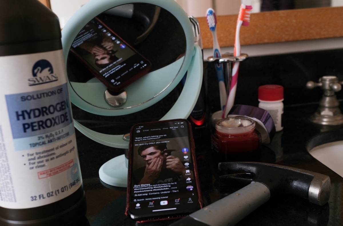 'Toxic beauty': Rise of 'looksmaxxing' influencers