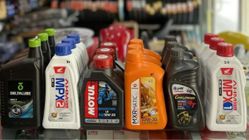5 Rekomendasi Oli Motor Matic Terbaik 2025: Mesin Lebih Halus & Tahan Lama