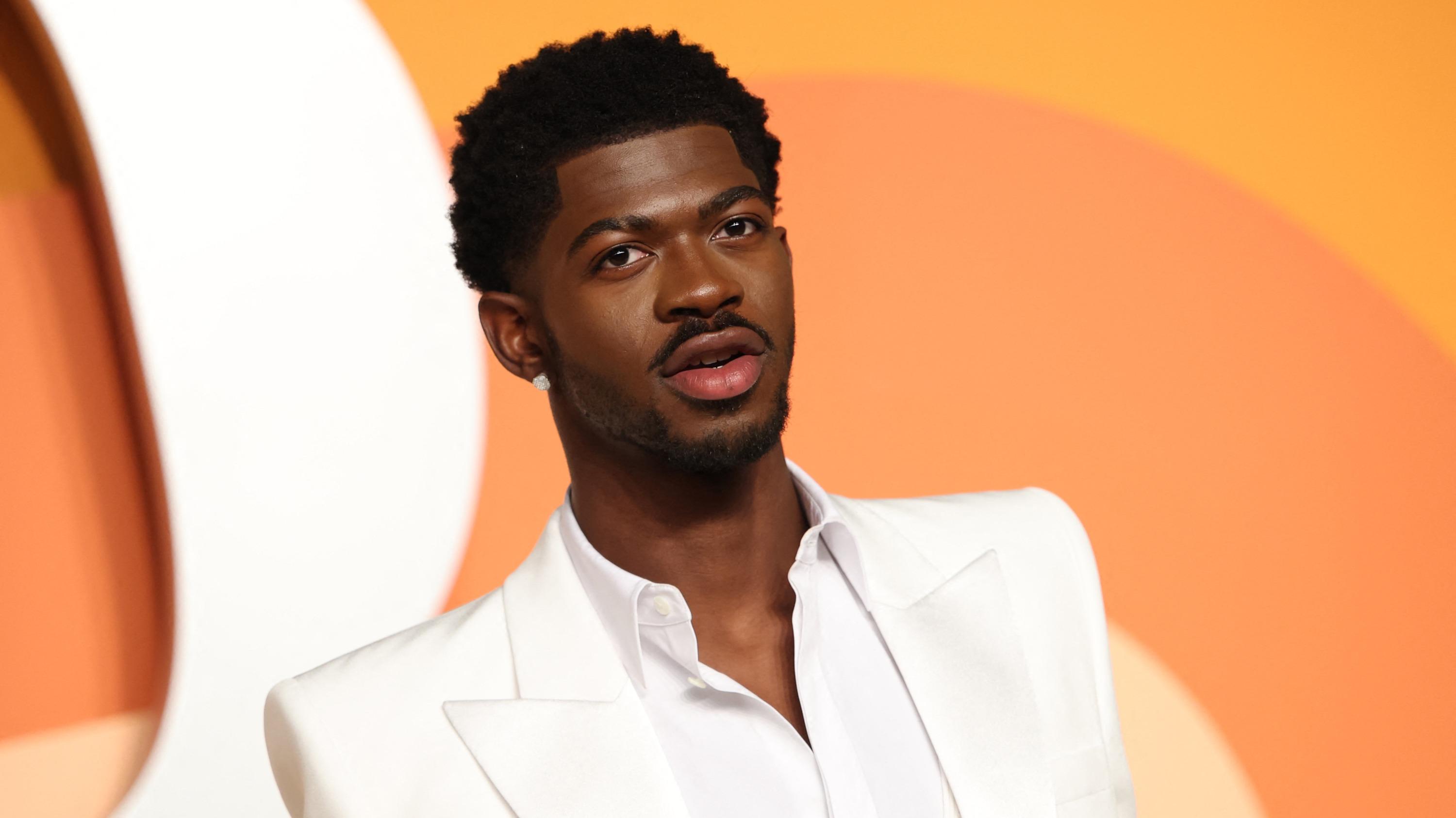 Le chanteur Lil Nas X atteint d’une paralysie faciale