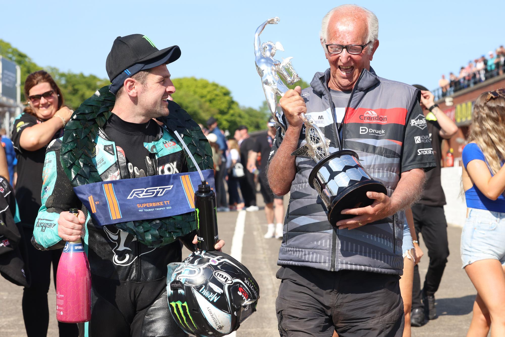 Record 29-time Isle of Man TT winner Michael Dunlop continues with Hawk ...