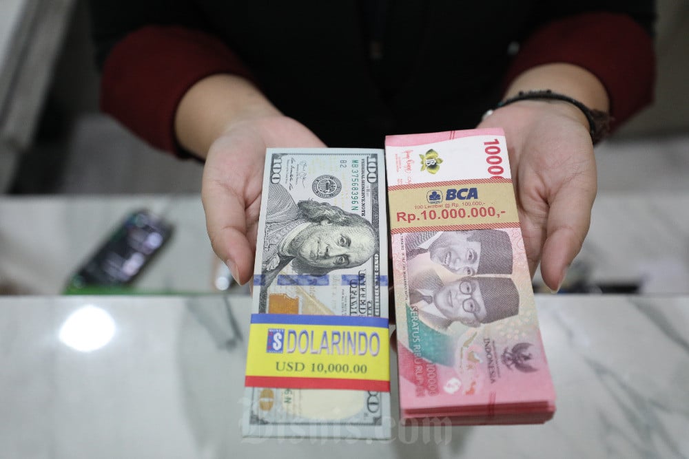 Rupiah Ditutup Melemah, Sentuh Rp16.837 per Dolar AS