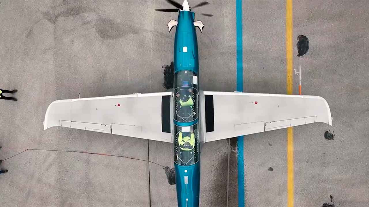 Video: Turks militair vliegtuig HÜRKUŞ II begint af te tellen naar ...