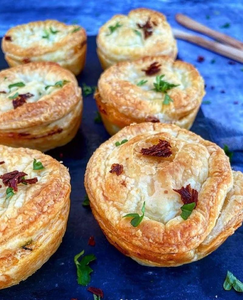 These Mini Puff Pastry Tarts Are the Ultimate Grab-and-Go Lunch
