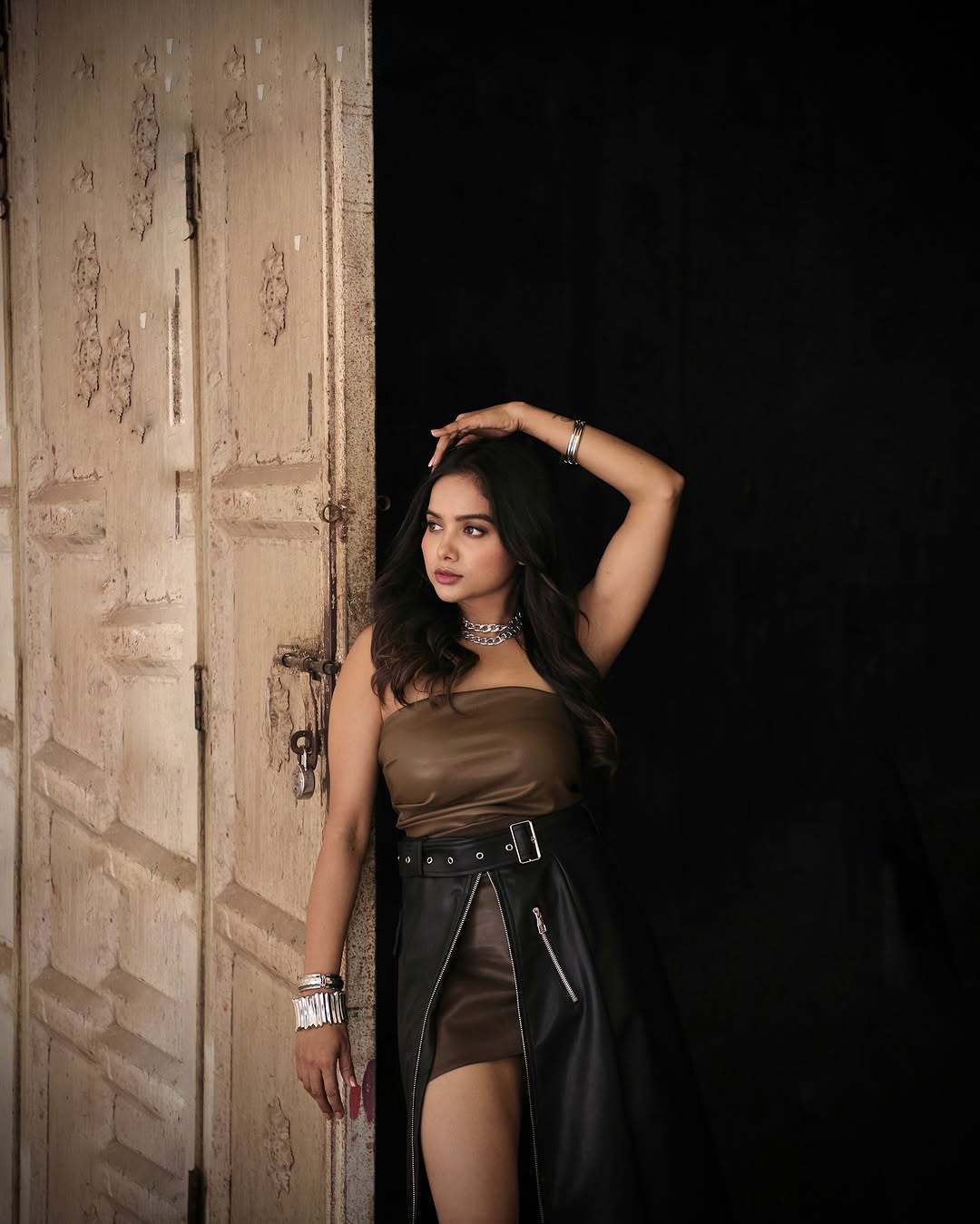 Manisha Rani Rocks An Edgy Olive And Black Leather Look, PICS