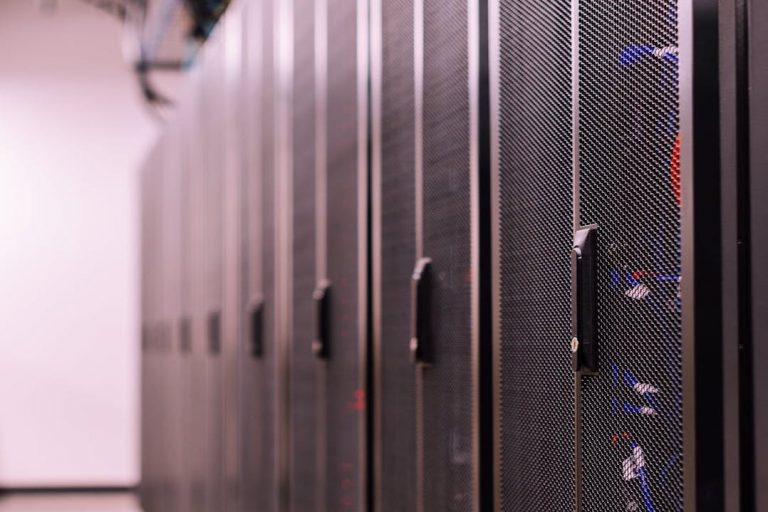 Bcs: Italia approdo sicuro per i data center, per il 92% degli operatori la domanda è in crescita