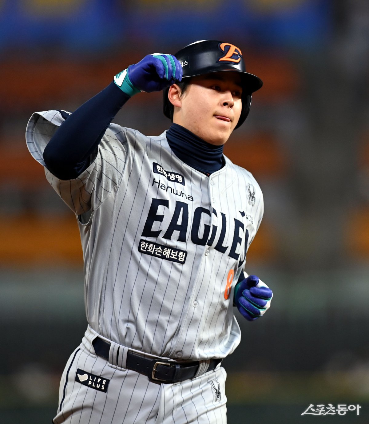 4번타자 노시환, 김경문 ‘뚝심’에 멀티홈런으로 보답…한화는 SSG 꺾고 3연속 위닝시리즈