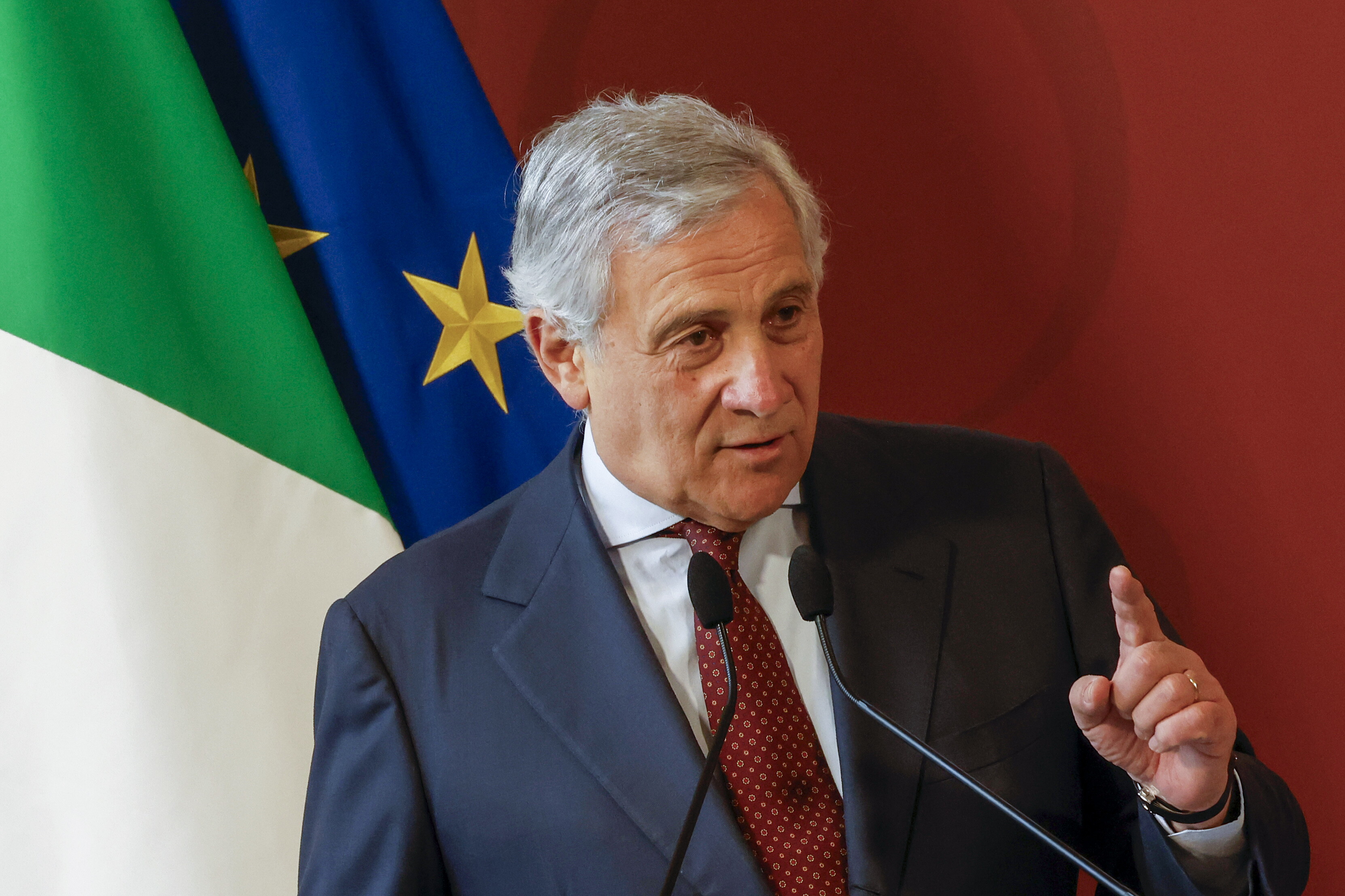 Tajani contro i mandati illimitati: "Anche Mussolini e Hitler vinsero ...
