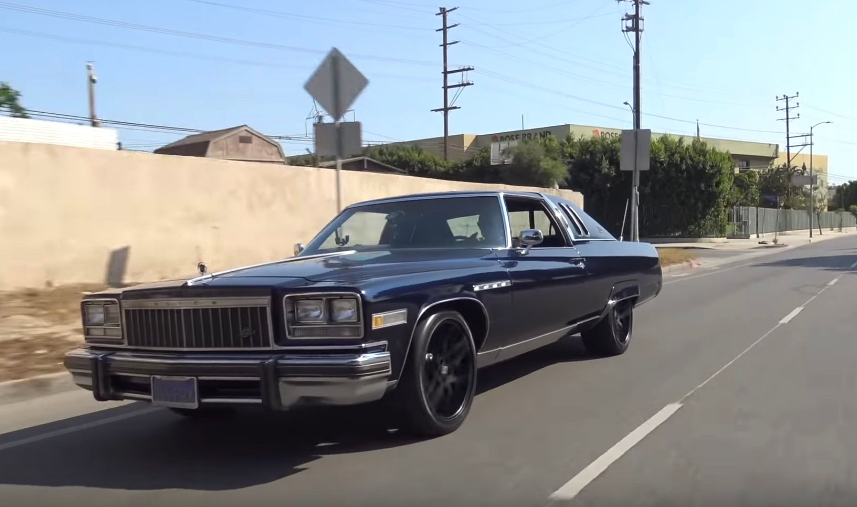 Big Block '76 Buick Electra Custom Is Moved By 600-HP