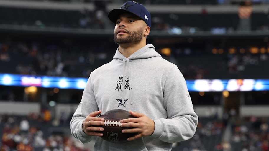 Cowboys set last-second meeting with random QB prospect (and it's genius)