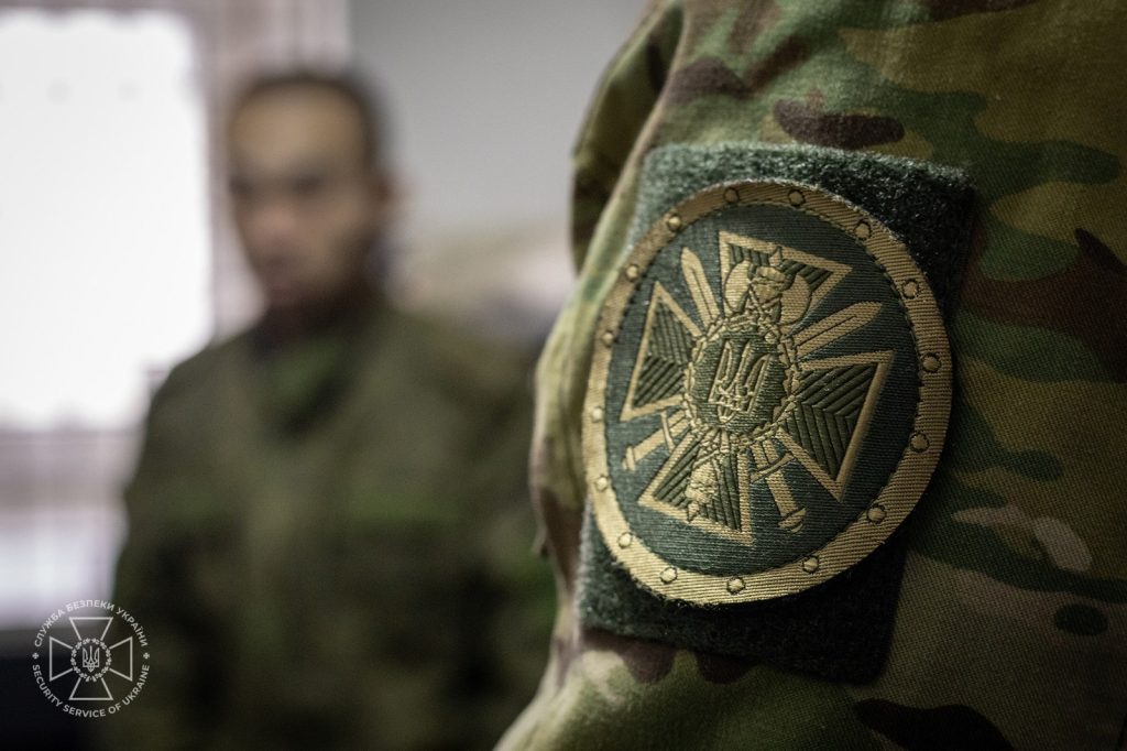 Russische Spione auf frischer Tat ertappt: Ukraine verhaftet acht ...