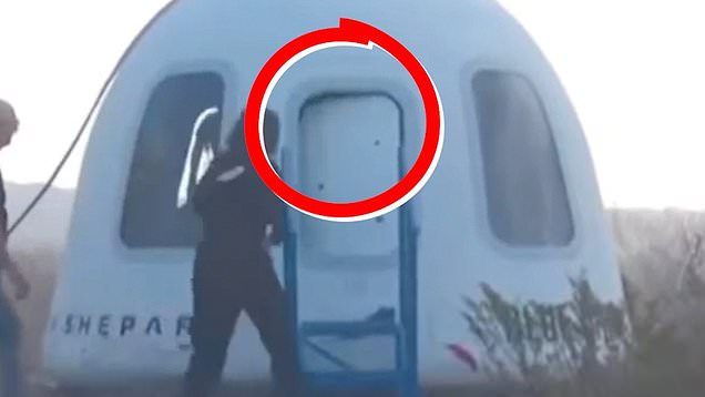 Blue Origin viewers think something suspect is up with the hatch on ...