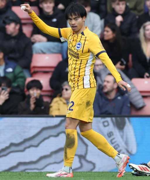 SON 넘어 '亞 최고 공격수'답네! 日 미토마, EPL 빅클럽 러브콜 쏟아진다... 리버풀·맨유·첼시 '1325억' 푼다