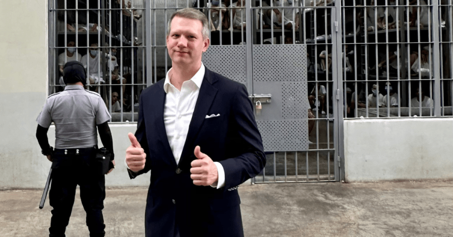 West Virginia lawmaker gives the thumbs up while visiting El Salvador ...