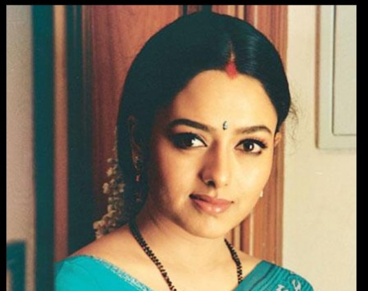 Soundarya Death Anniversary: 12 साल में 100 फिल्में करने वाली ...