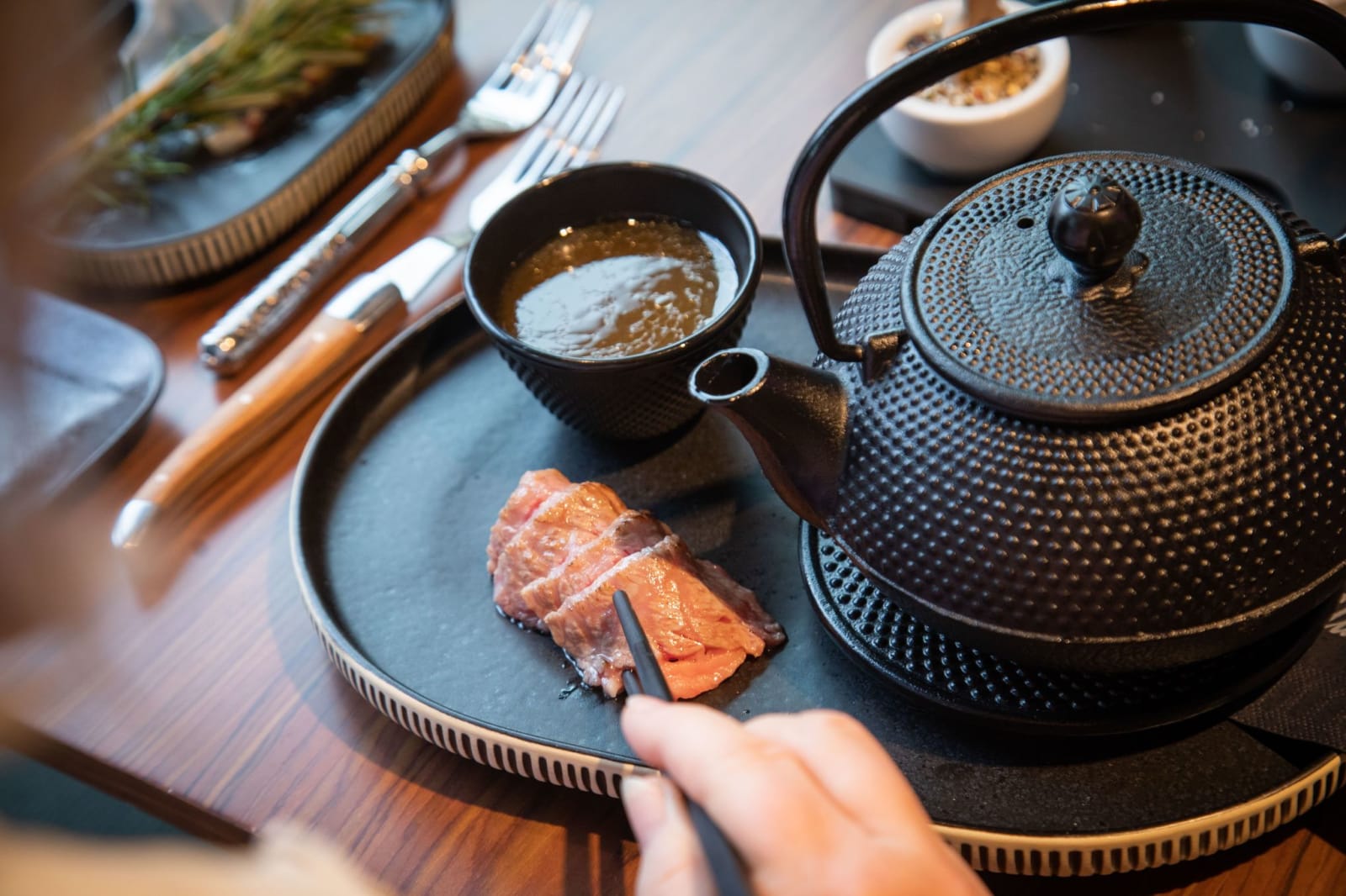 Recipe: Wagyu beef with a broth tea set in Japan's shabu-shabu style