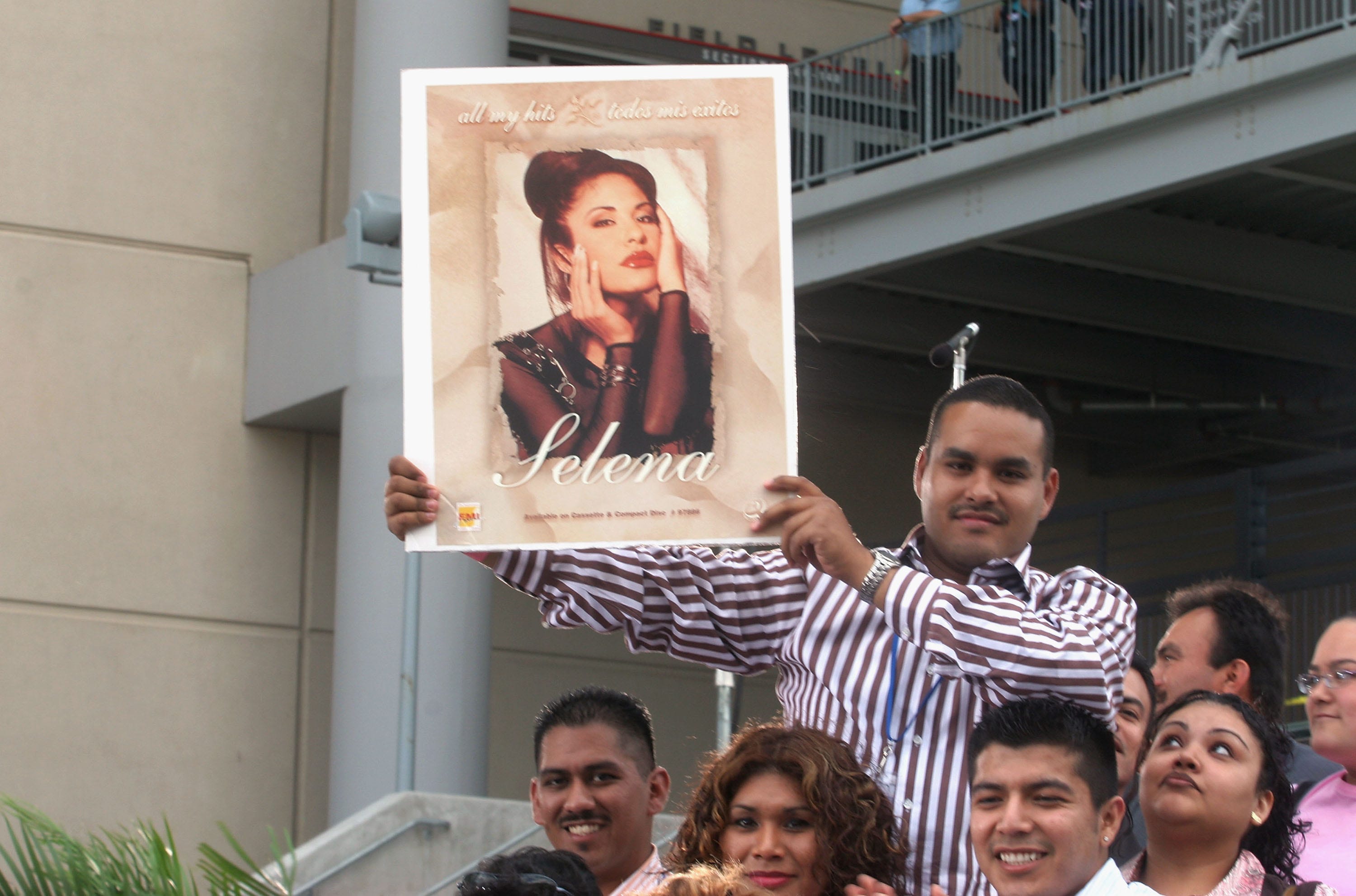 Decades after her death, singer Selena inspires fans to pursue their dreams