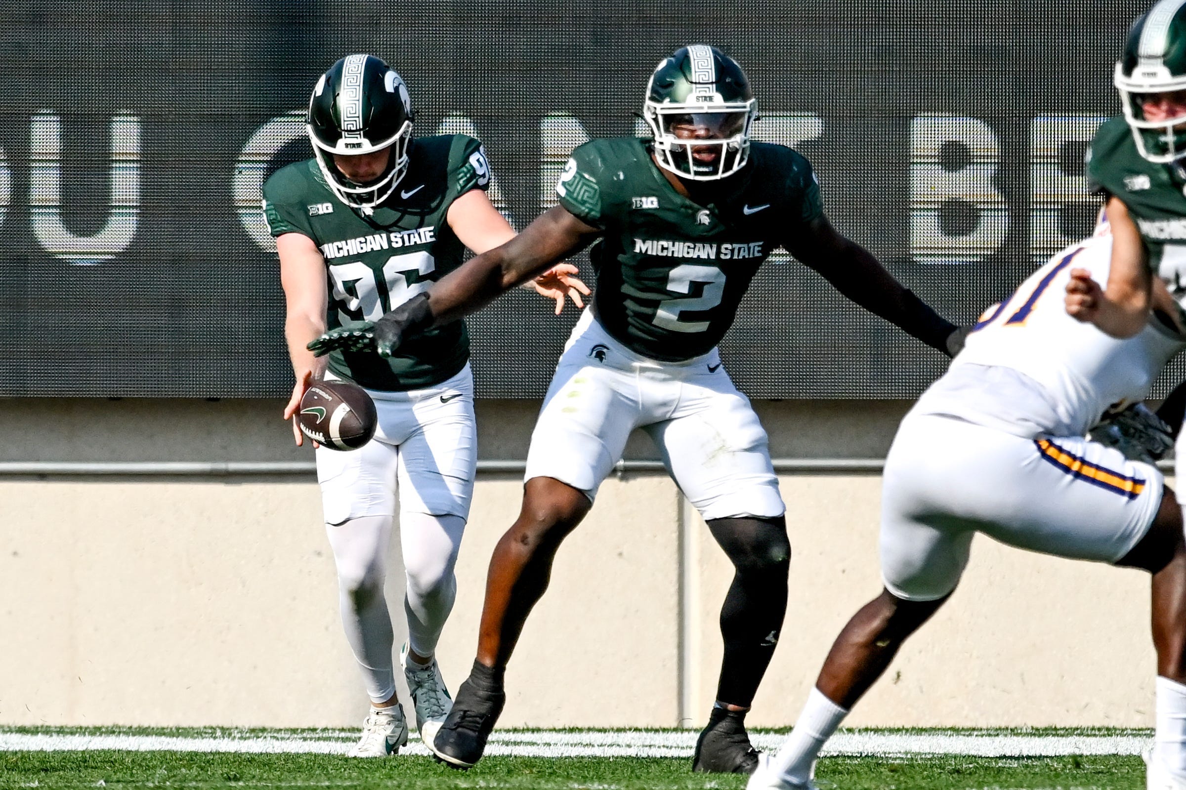 Michigan State football long snapper enters transfer portal