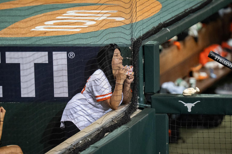 Texas baseball: As Longhorns beat UTRGV, Rylan Galvan faces his twin ...