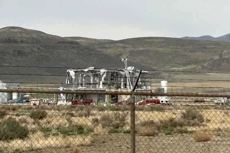 Explosion tears through Utah rocket testing facility leaving building ...