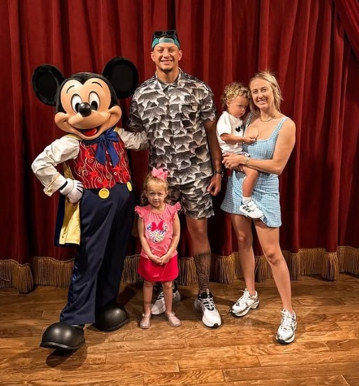 Brittany, Patrick Mahomes Prove Their Bond Is Strong in Workout Video