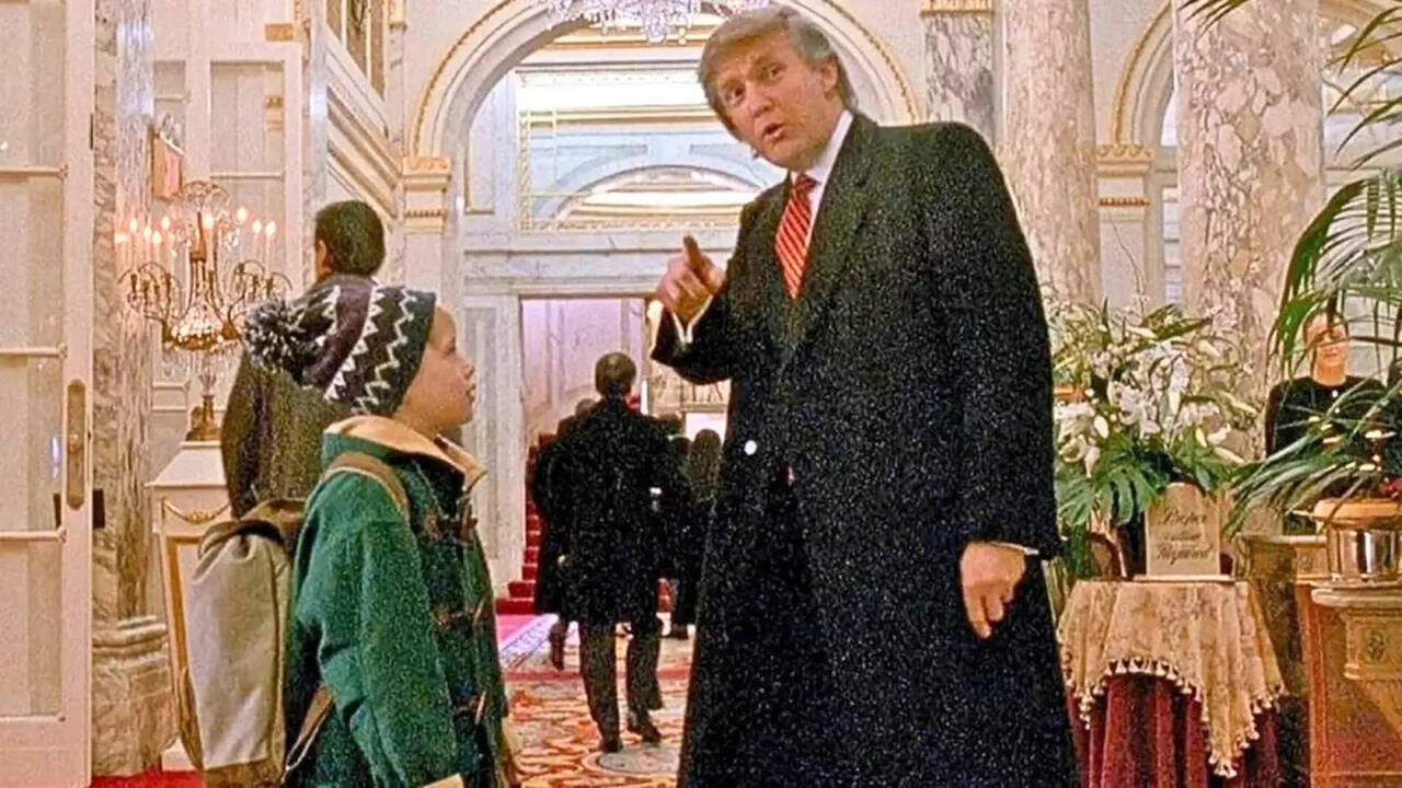 Home Alone 2 Director Chris Columbus Calls Donald Trump's Cameo 'Curse ...