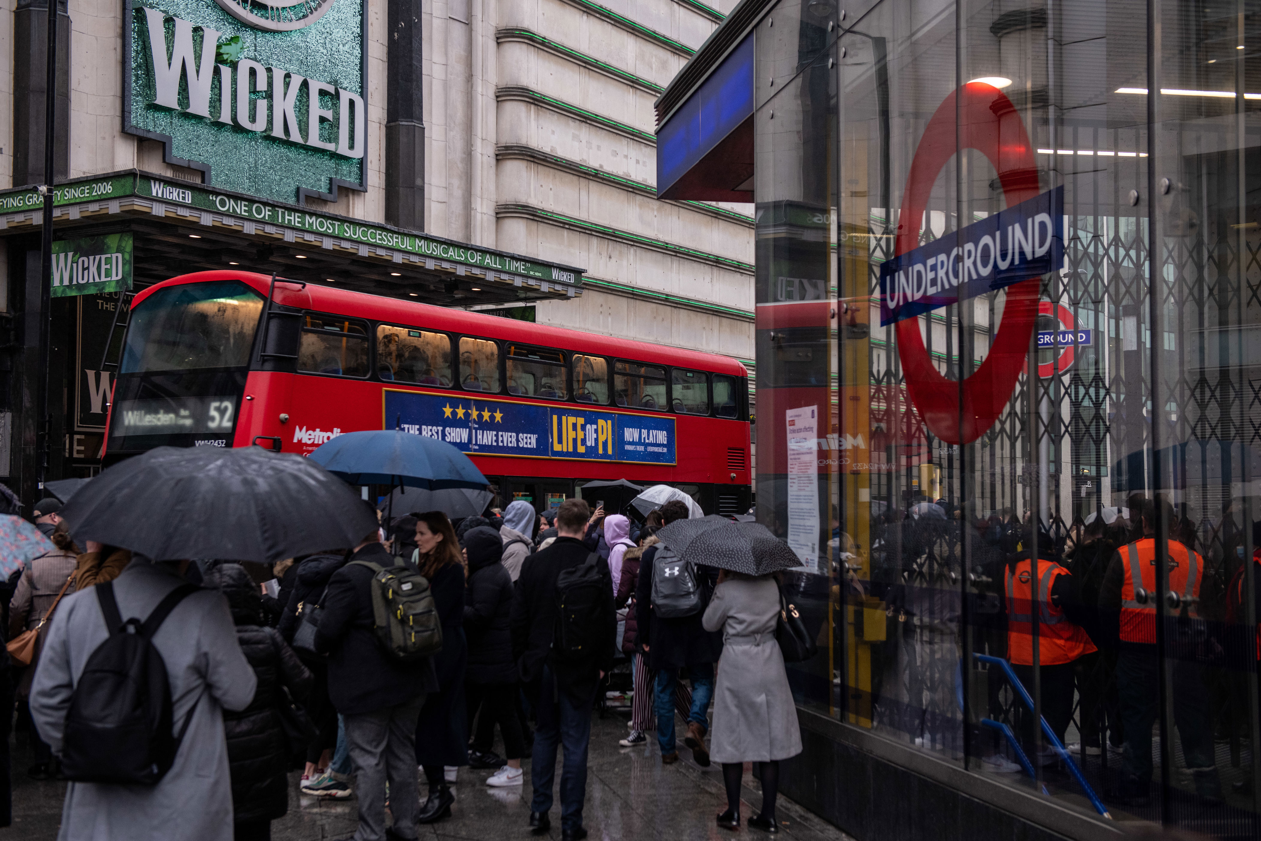 TfL Easter weekend April 18 to April 21: Underground, Overground ...