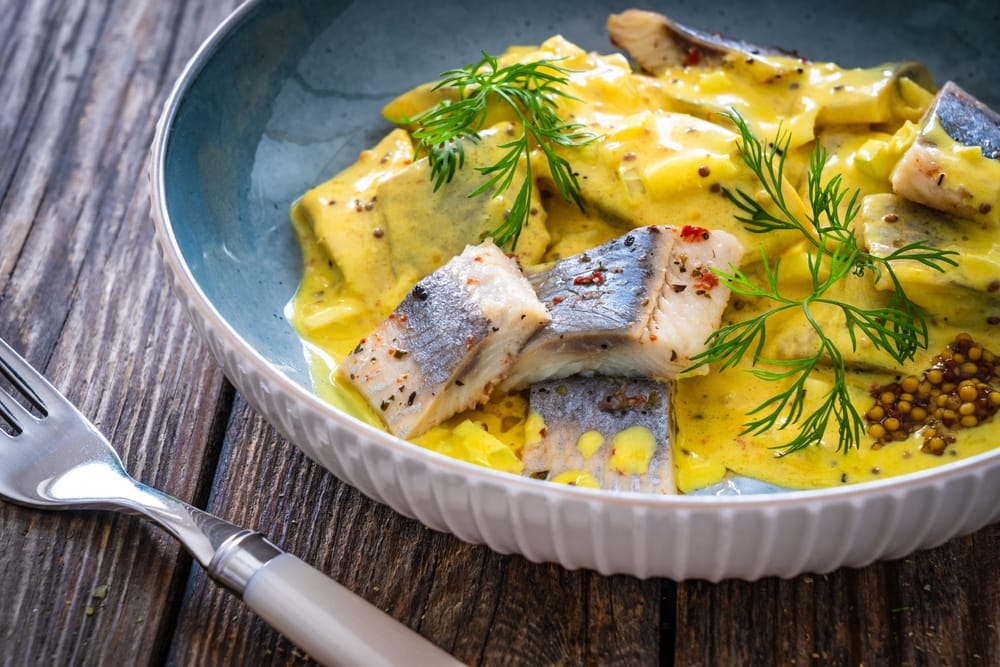 Hjemmelavede smagfulde karrysild direkte til påskebordet