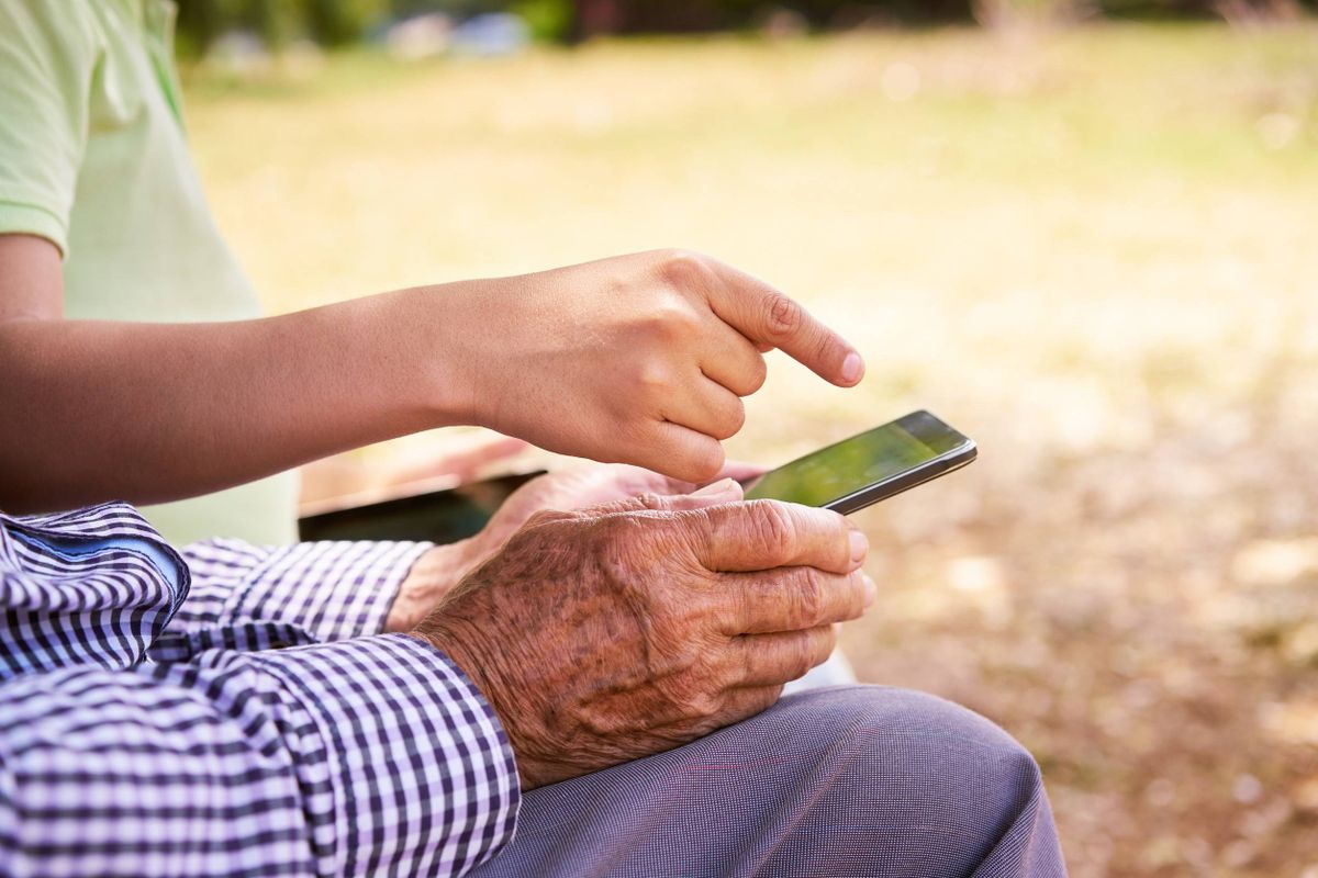 Smartphonegebruik is voor deze ene leeftijdsgroep juist wél goed voor ...