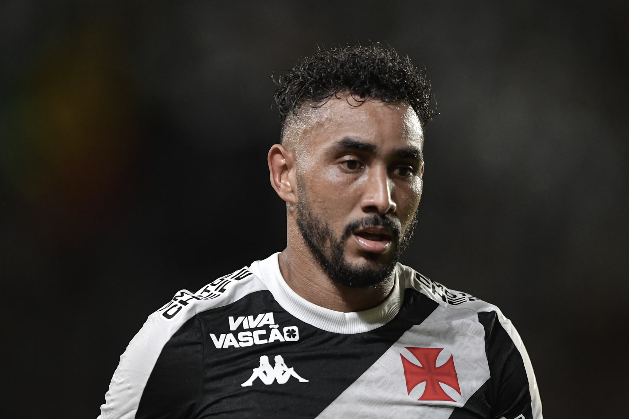 Six mois après son départ de Vasco de Gama, Dimitri Payet passe à côté ...