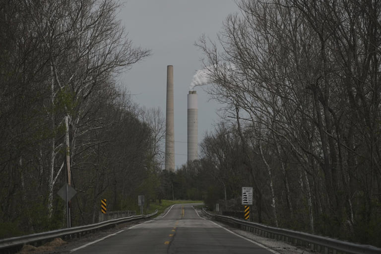 Burning coal leaves dangerous waste. Trump's EPA eyes looser rules for ...